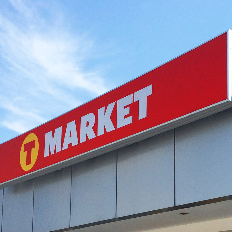 T-market Луковит | Светещи табели с винил | Табели | Медия Дизайн