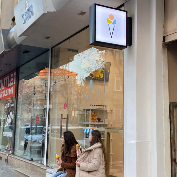 Double sided illuminated sign - Savini Gelato | Media Design