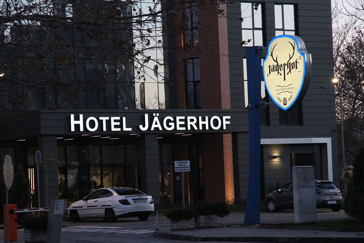 Светеща табела за Хотел Jägerhof | Светлинна реклама плексиглас