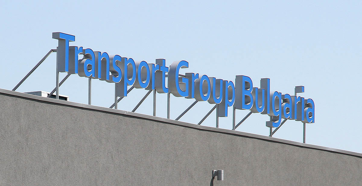 Illuminated channel letters and logo G&V Logistics | Aluminum