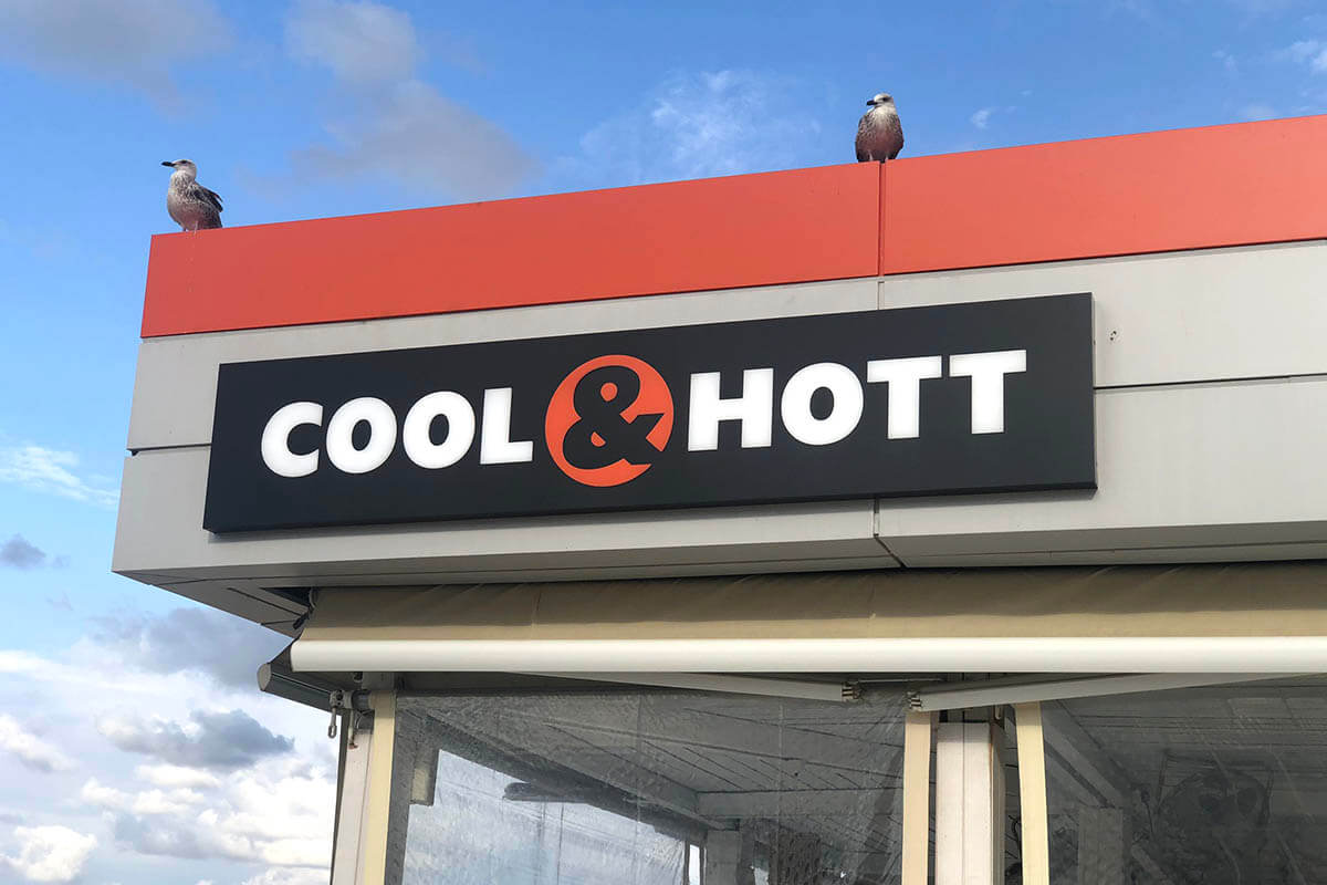 New attractive look with Etalbond sign for Cool&Hott, St Vlas