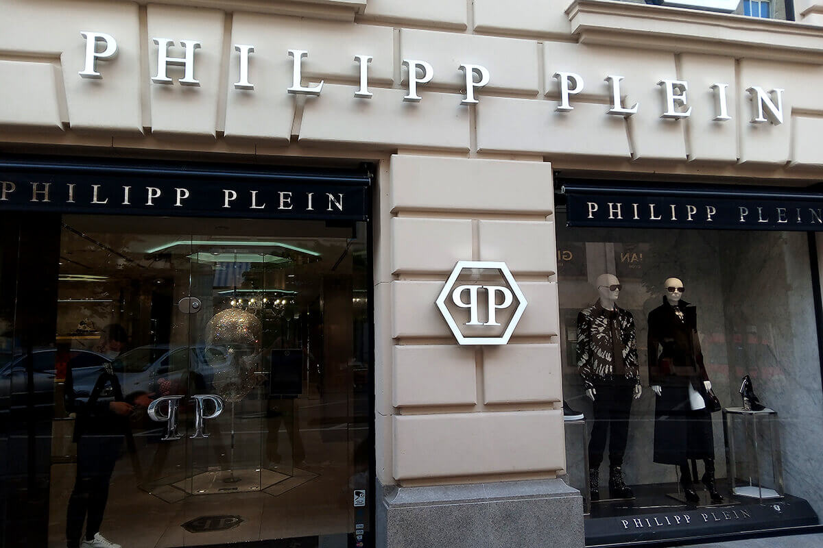 Illuminated channel letters and logo with inox pages - Philipp Plein