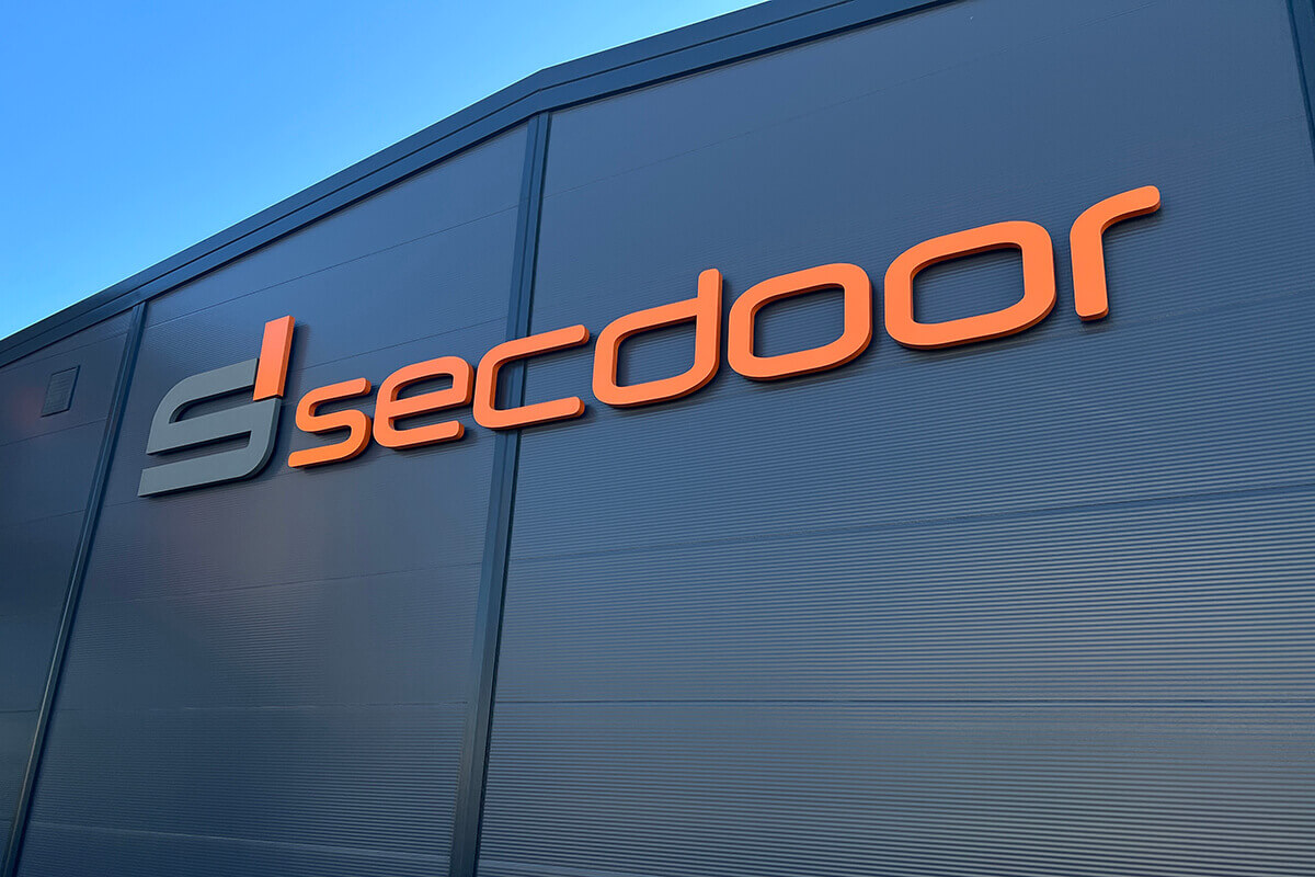 Illuminated channel letters from painted stainless steel - Secdoor