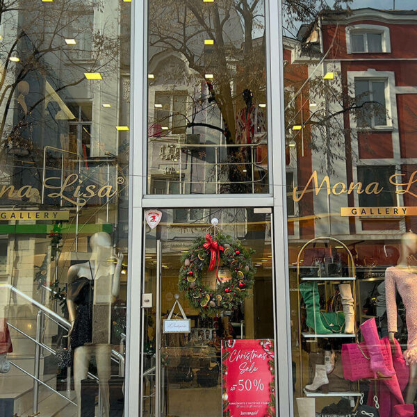 Sophisticated metallized ABS embossed letters for fashion store